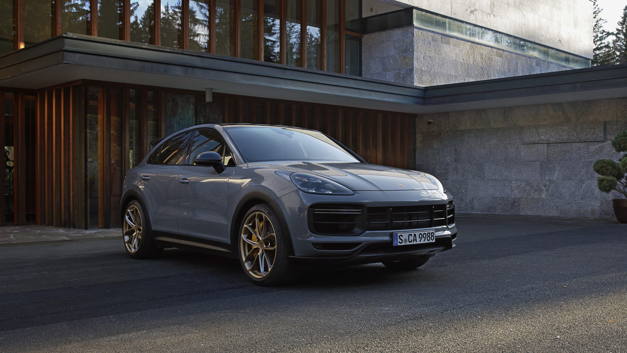 Porsche Cayenne - Ultimate Guide (Every Generation & Variant)